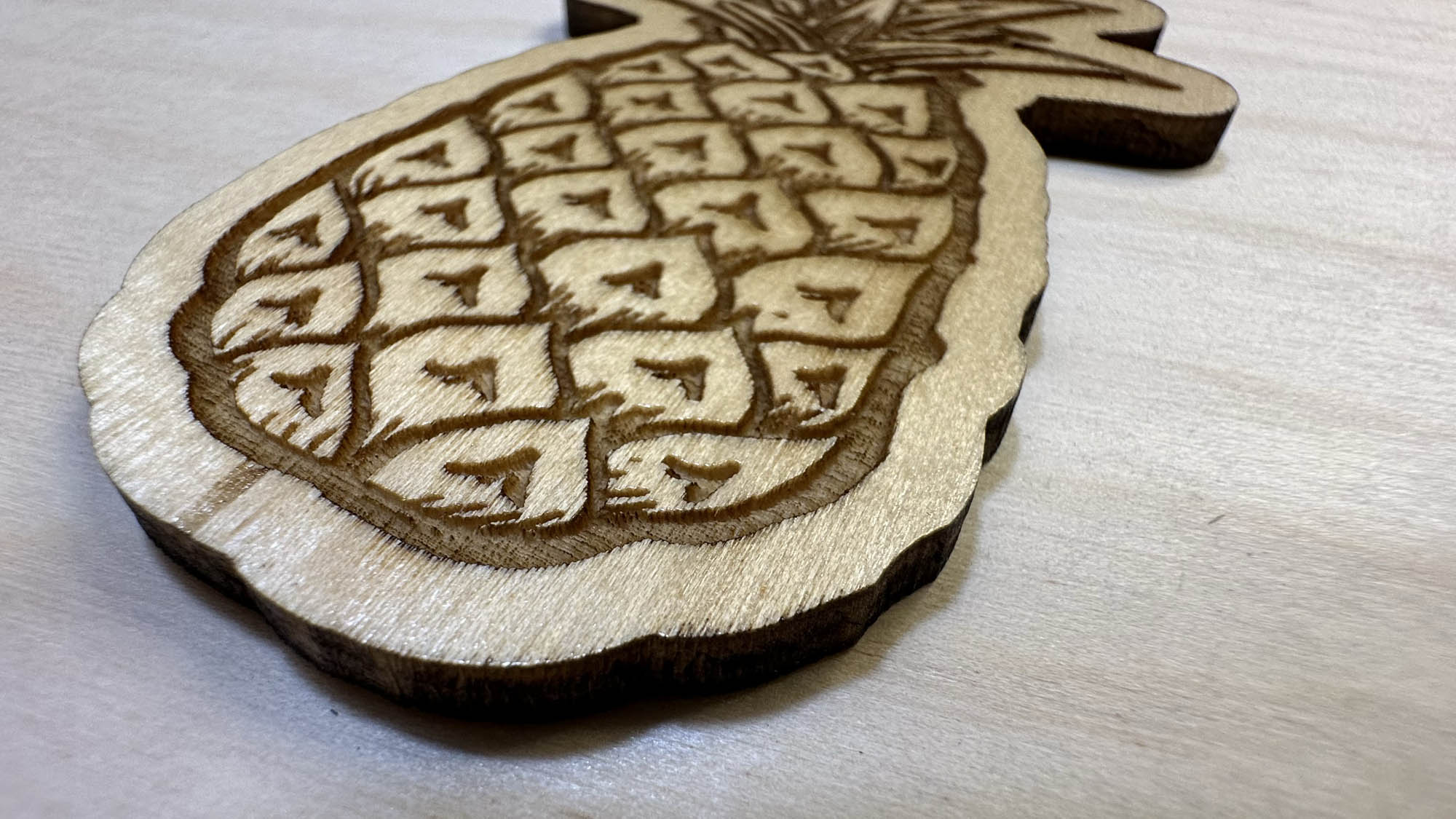 Pineapple Wood Decor by Ivamis Patches