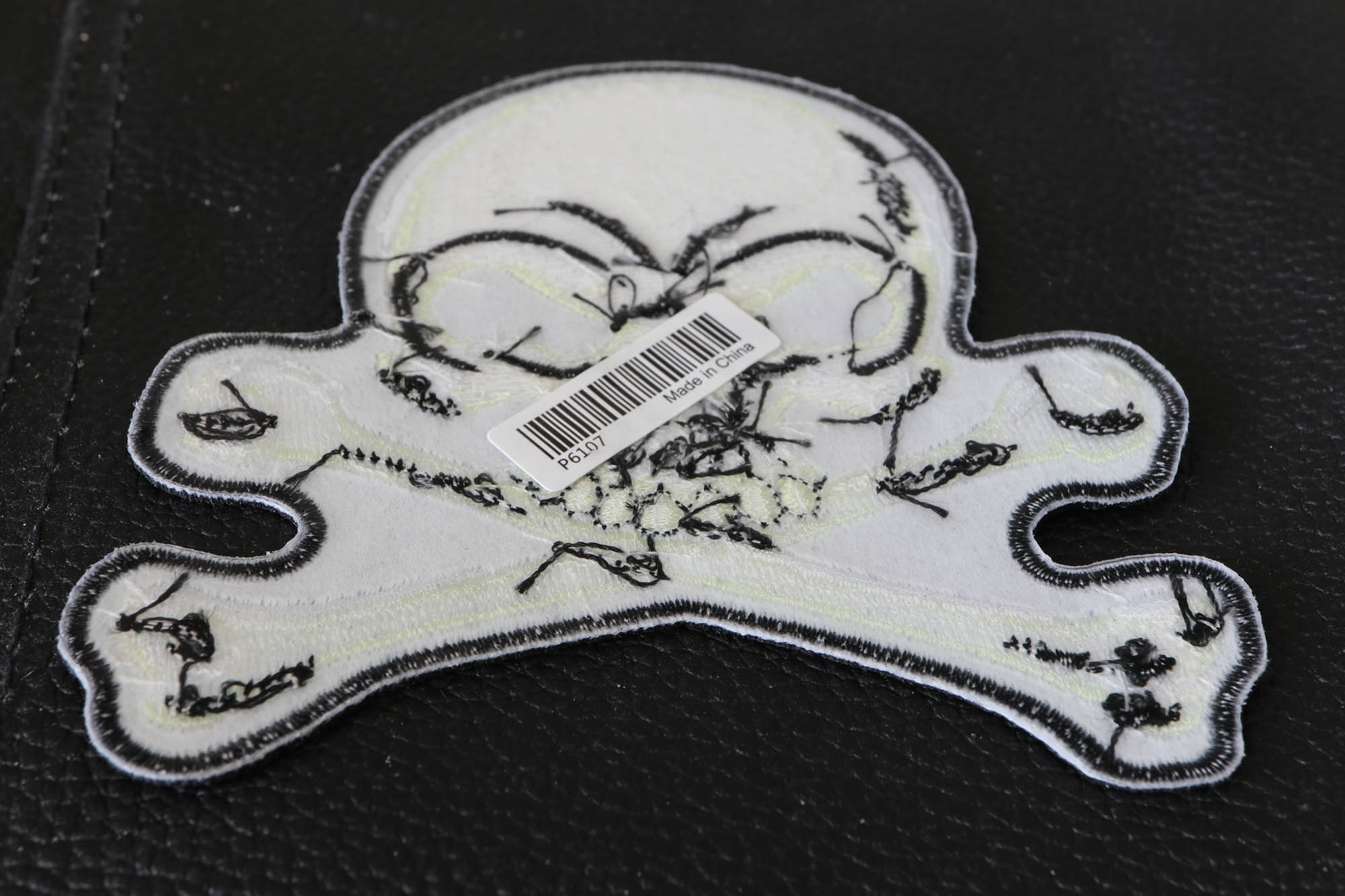 Skull and Crossbones medium Iron on Patch - TheCheapPlace