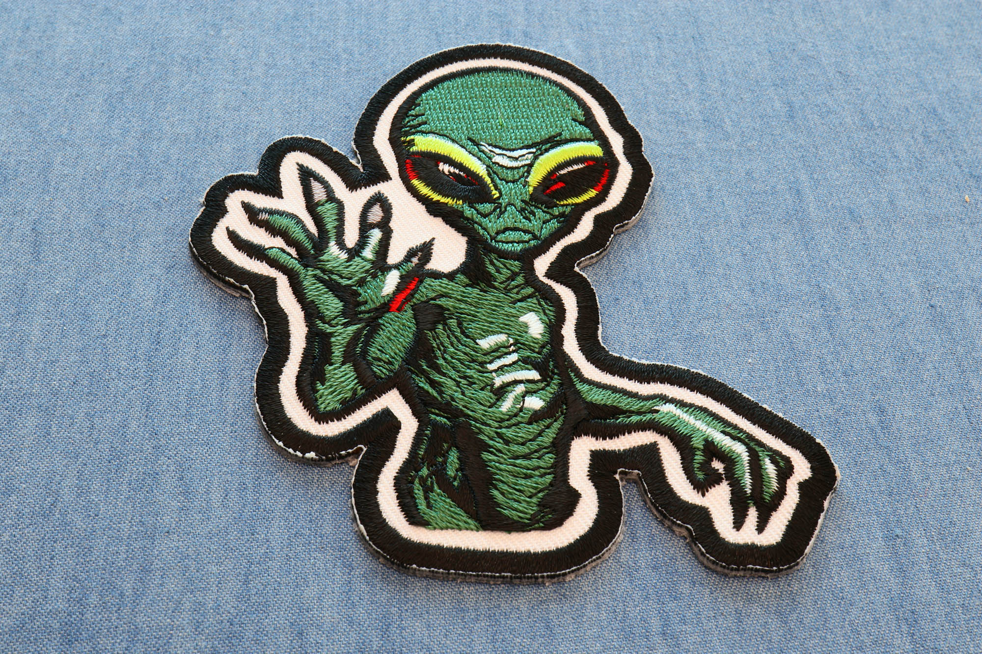 Hi Five Alien Patch - Iron on Novelty Patches by Ivamis Patches
