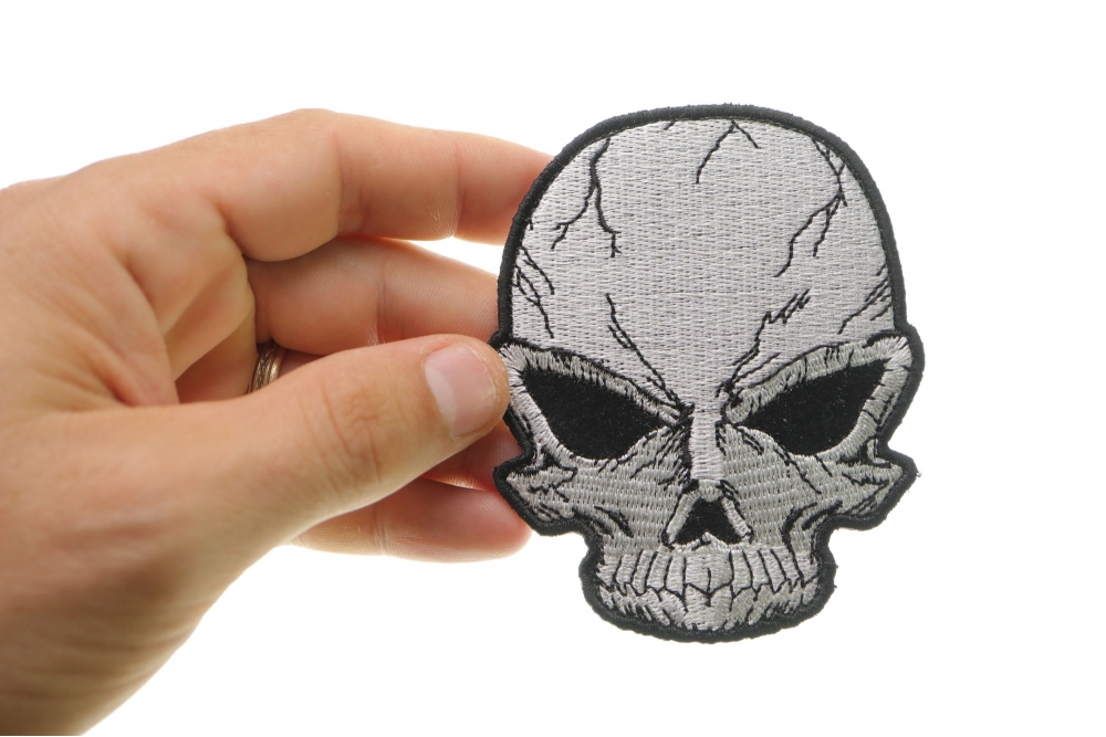 Small Cracked Skull Patch Grey | Embroidered Patches
